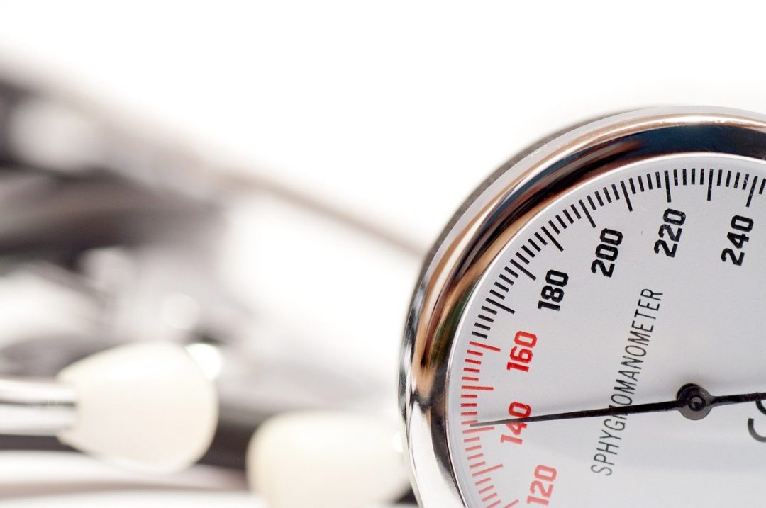 7-best-fitness-trackers-with-blood-pressure-monitoring